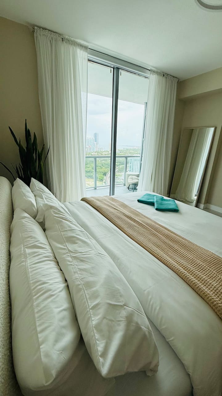Stylish Brickell Condo | Amazing Views & Amenities - Miami, FL