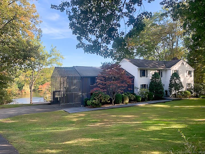 Two Rooms In Lake Home (2br, 1ba) - Greenwich, CT