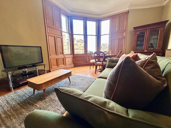 Location, Location! Spacious Old Town Bank St Apt - Édimbourg