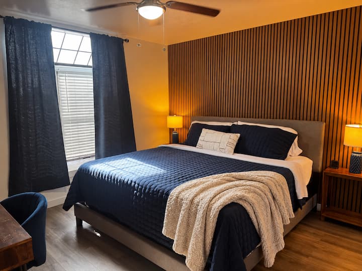 Lakeside Modern & Peaceful Condo! - Garland, TX