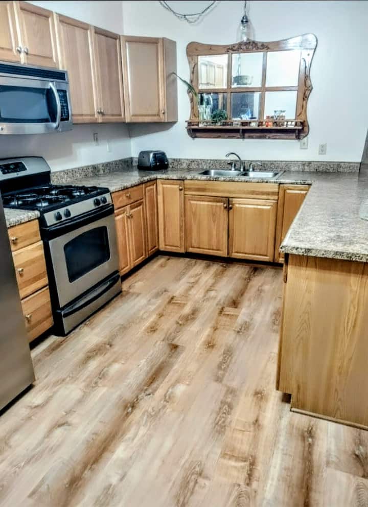 Private One Bedroom Flat Near St. Mary's Hospital - Gloversville, NY