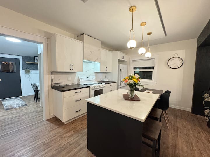 Lyons Manor 
Newly Renovated Character Home - Manitoba