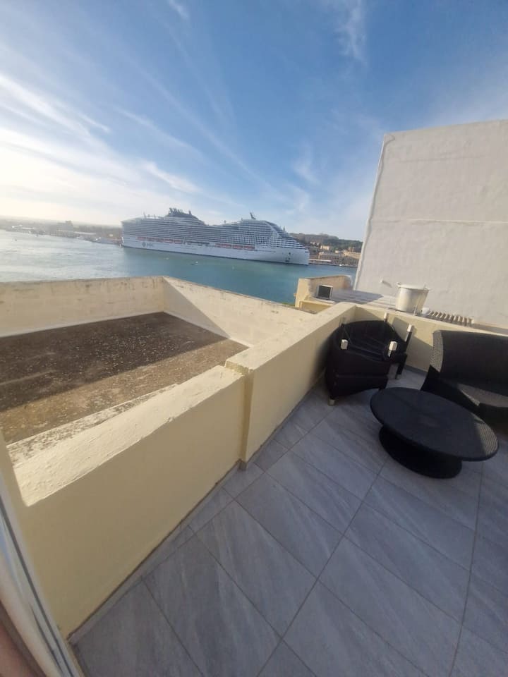 House In Senglea - Valletta, Malta