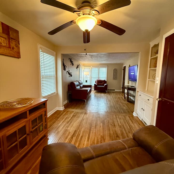 Charming Home Near Buf-airport W King Bed - University at Buffalo, Buffalo