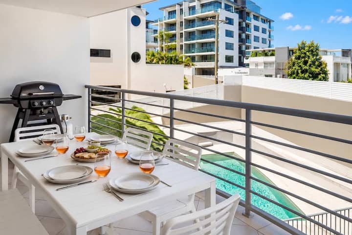 Windsong Caloundra: Sunsets Sea Breezes & Style - Caloundra