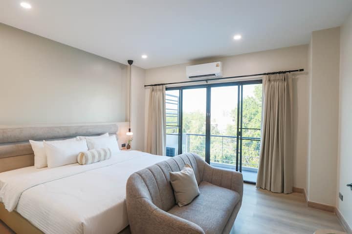 Deluxe Apartment: Great Location - Rayong