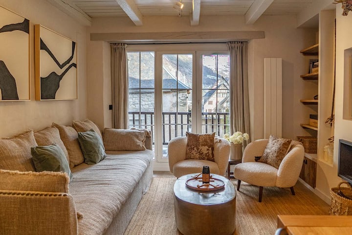 Arties Lodge. Casa Reformada Con Jardín (8pax). - Vielha
