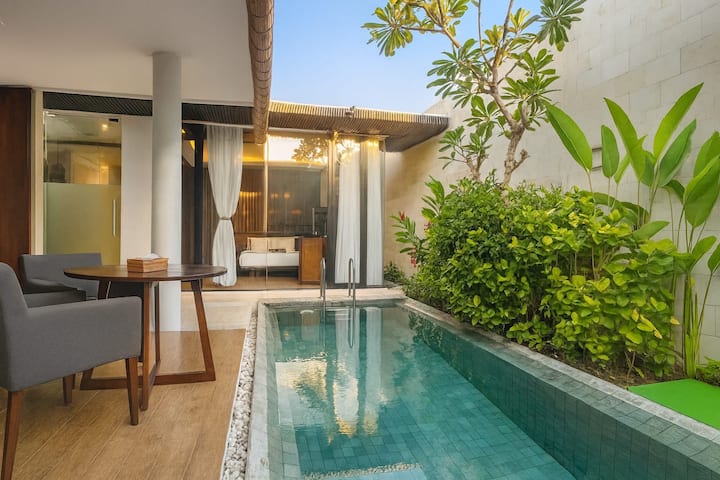 Exclusive  Pool Villa - Living Room & Private Bath - Bali