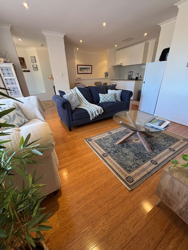 Beautiful 2br Suite Close To Beach-cafes-shops - 준달럽