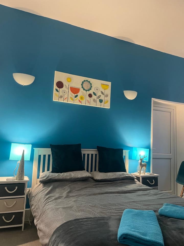 Sea From The Sofa, Large 3 Bedroom, 2 Bathroom - Fareham