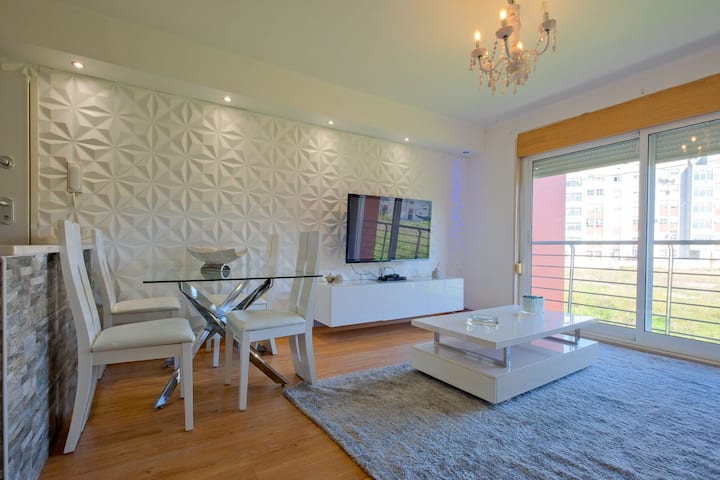 Stylish 2-bedroom Flat Near Lisbon Airport - Odivelas