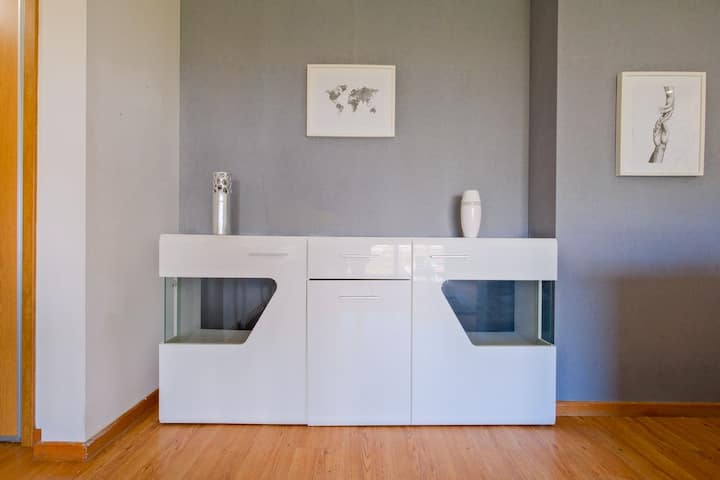 Stylish 2-bedroom Flat Near Lisbon Airport - Loures