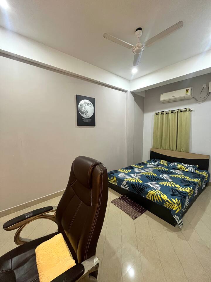 Vaishnav Cottage | Deluxe Suite | Double Bed - Agartala