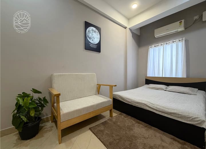 Charming Queen Double Bed Haven @ Vaishnav Cottage - Agartala
