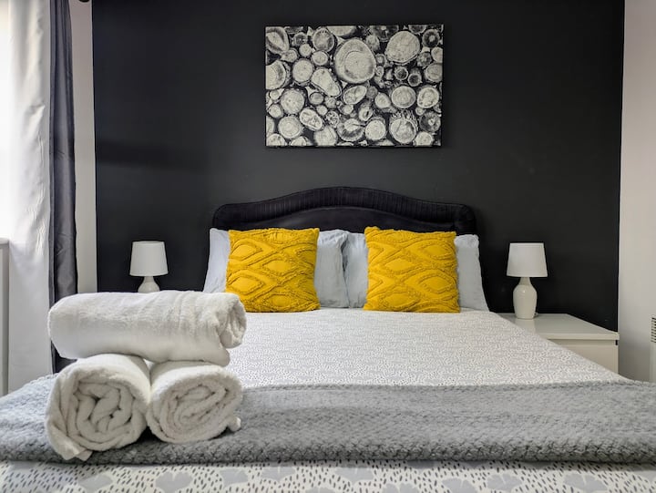 Lord St Apartment | 3 Guests | Free Parking & Wifi - ソルフォード