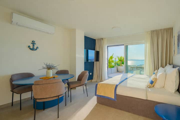 Beachfront Apartments Dernaj - Jacuzzi Suite 1 - Privlaka