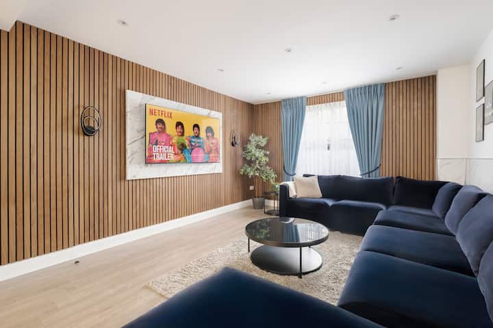 Spacious 4-bed Home | Private Garden + Air-con - London