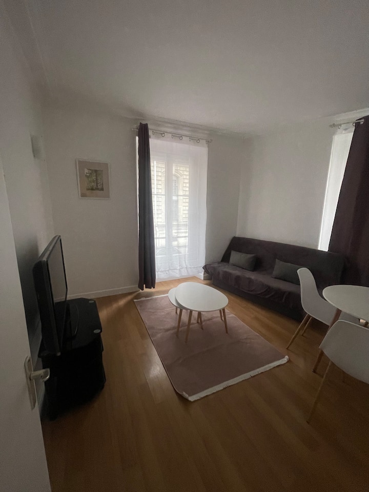 Appartement Place République Canal Saint Martin - Paris