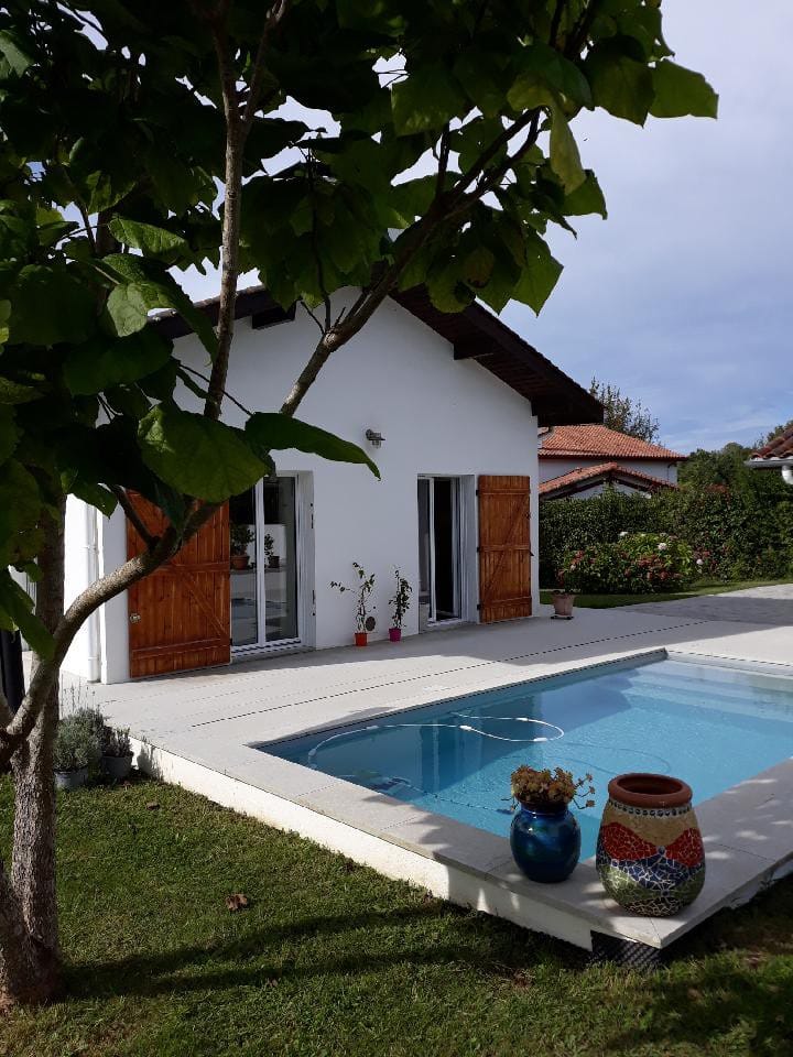 Maison Avec Piscine Chauffée - Saint-Pée-sur-Nivelle
