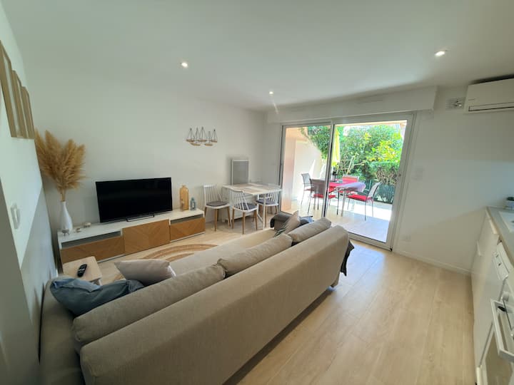 T2 Climatisé Avec Terrasse, Piscine & Plage à 300m - Le Pradet