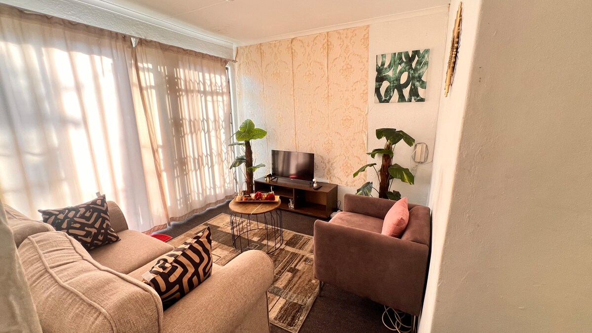 Cozy stay at Florida Glen - Houses for Rent in Roodepoort, Gauteng ...