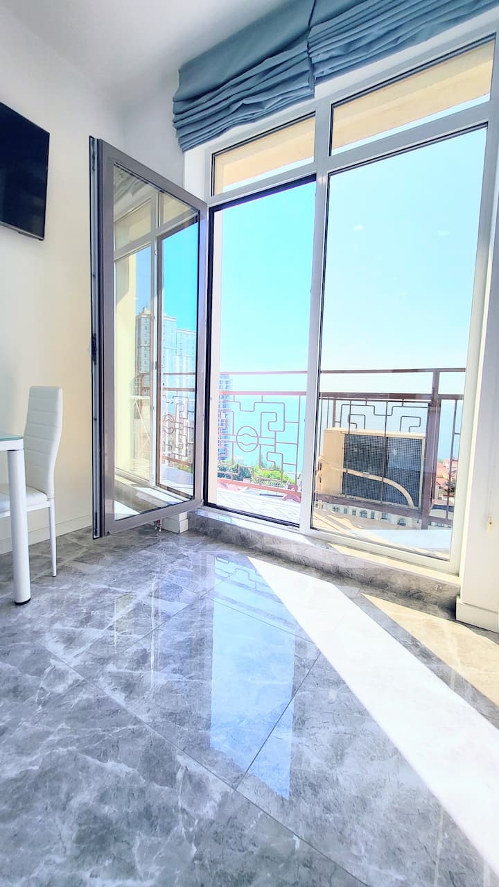 Первая линия с балконом и прямым видом на море - Odessa