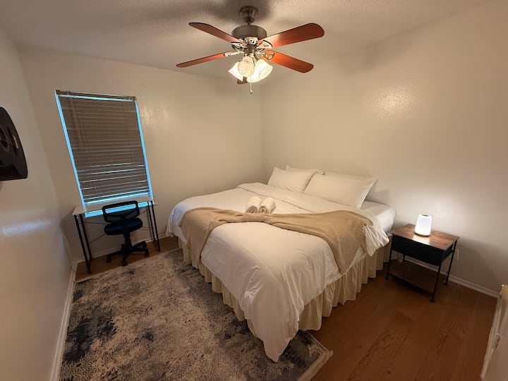 Comfy Bed - Austin, TX