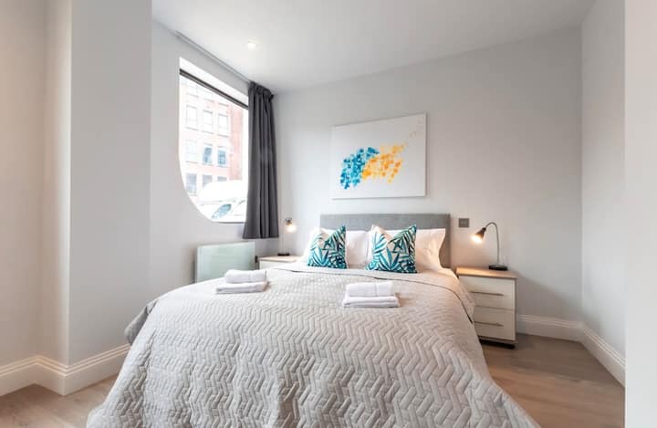 Kingsbridge House Apartment 6 / Nr Heathrow - Staines-upon-Thames