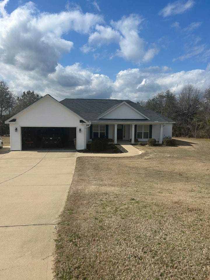 Comfy And Quiet 4 Bedroom Open-concept House - Jackson, SC