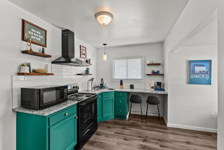 Mint Julep |Apartment Near Downtown Lexington| 1bd - Lexington, KY