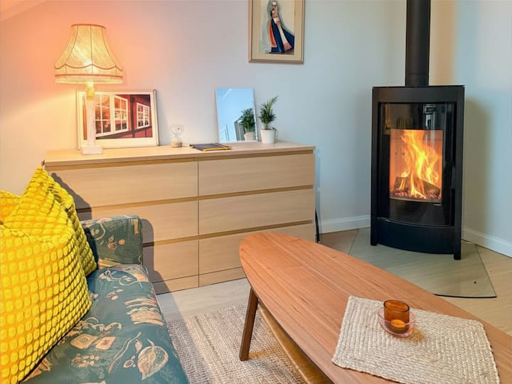 Kadriorg Attic Retreat • Fireplace & Balcony - Tallinn