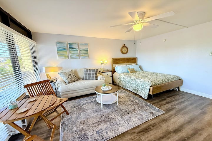 Dream Getaway - Newly Redone Condo W/ Kitchenette - Rockport, TX