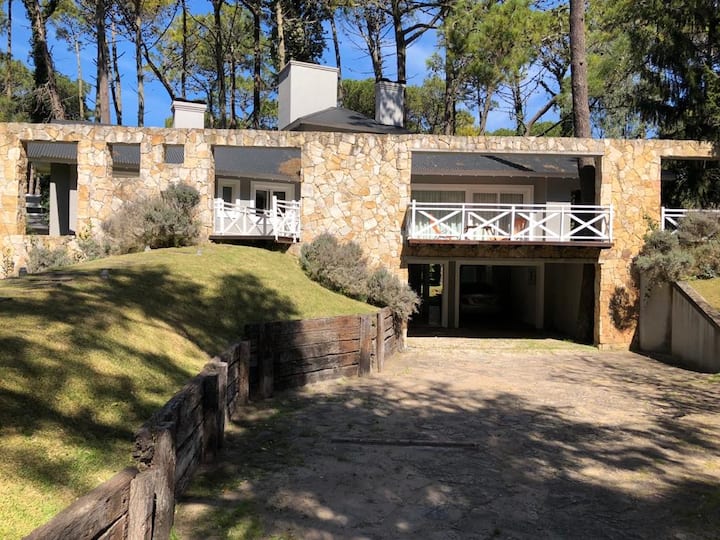 Casa Frente Al Golf - Villa Gesell