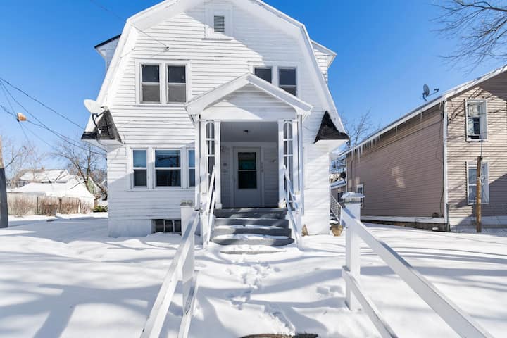 908 College Duplex - Calvin University, Grand Rapids