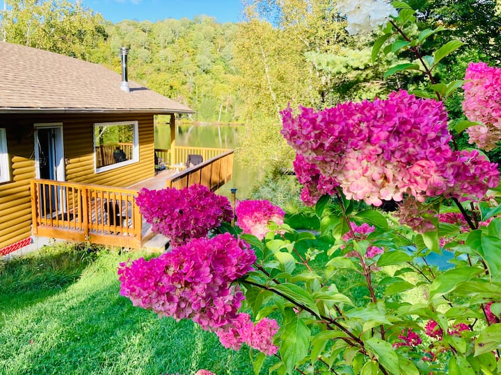 Lakeside Laurentian Retreat - Quebec