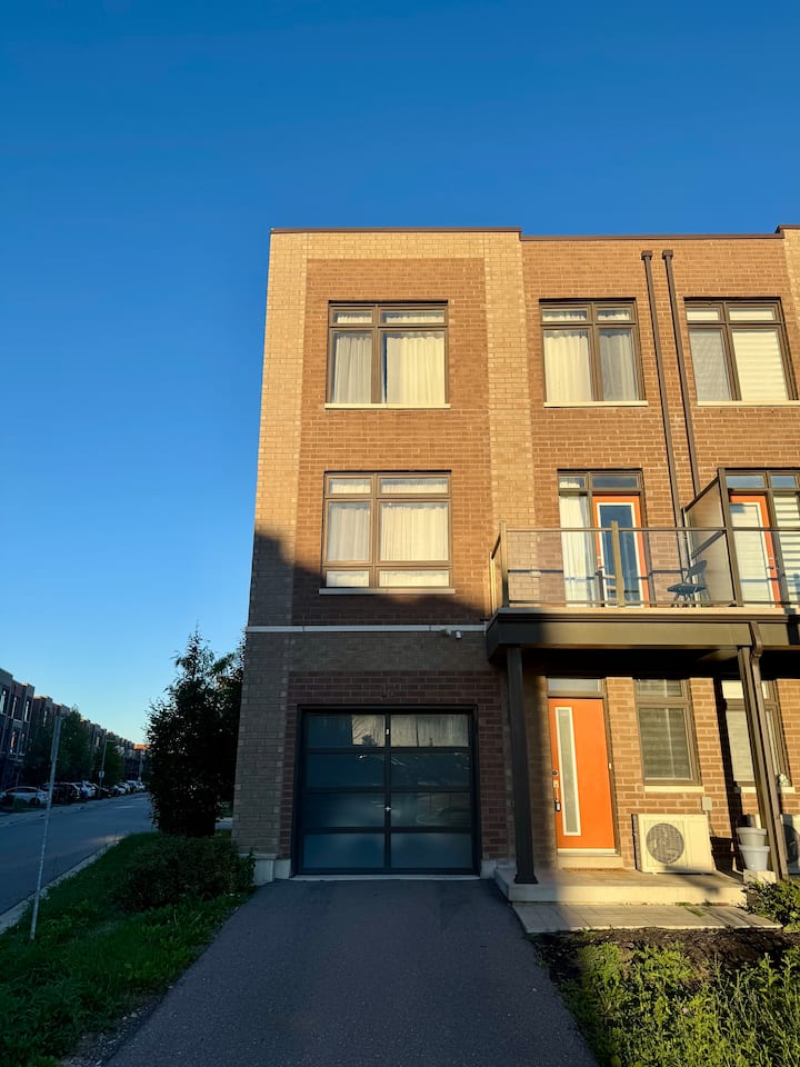 Entire Home | Garage | Yyz | Ttc - Ontario