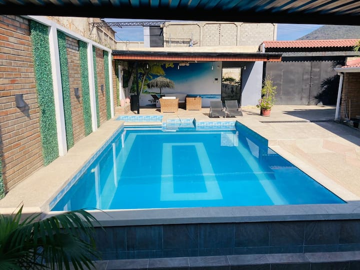 Amazing Home W/ Outdoor Space + Pool + Parking - Loja