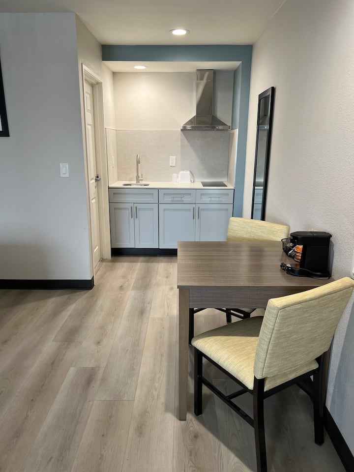 Studio 2 Queen Bed - Free Breakfast Included - Tracy, CA