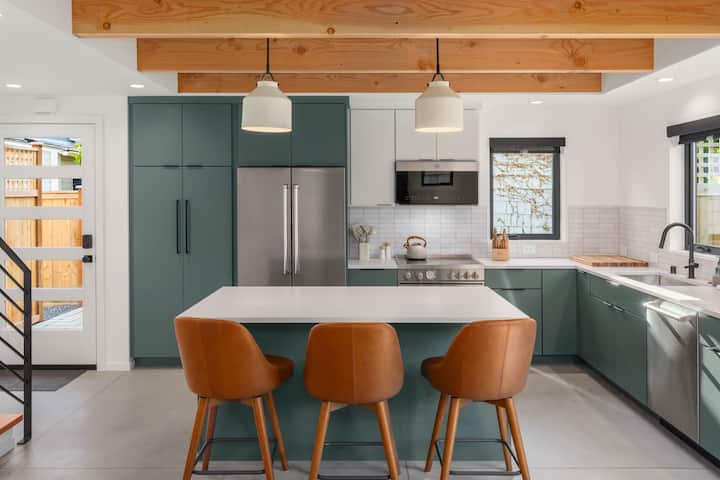 Modern 2-bedroom Near Green Lake W/ Ev Charger - Seattle