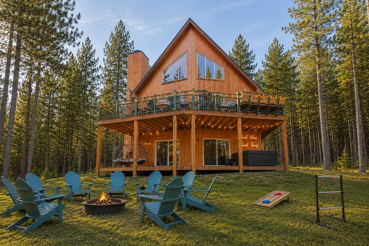 Speakeasy Cinema|hot Tub|sauna|2min Torch Lake - Torch Lake, MI