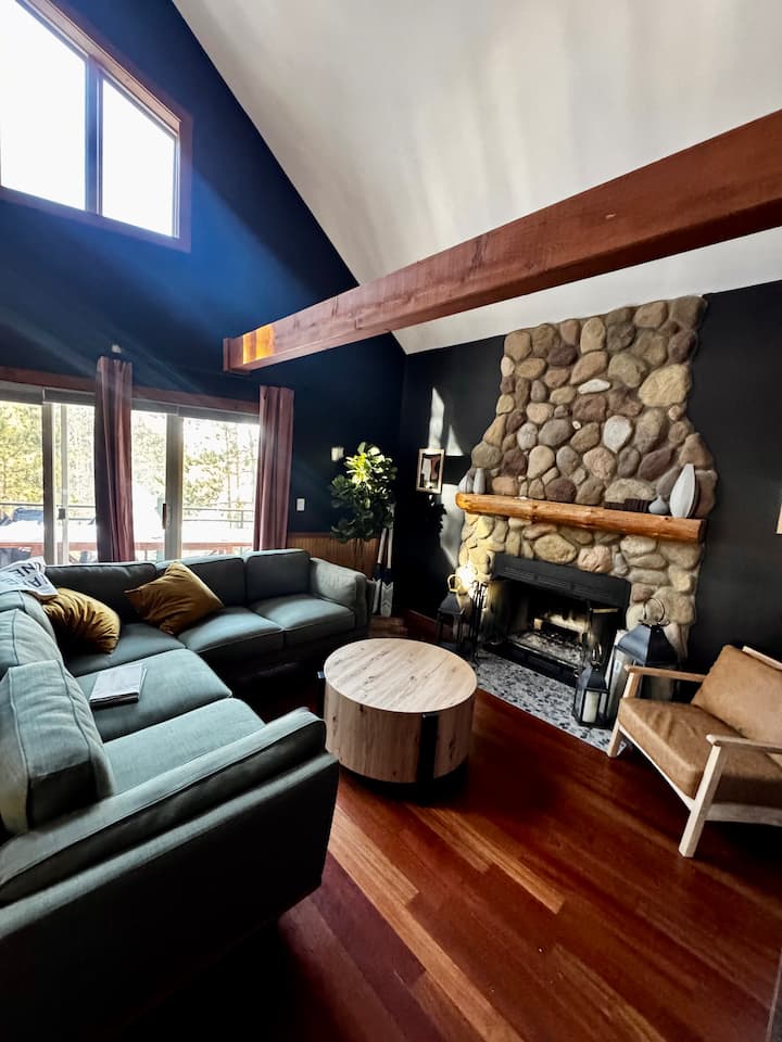 Torch Lake Group Escape: Speakeasy, Sauna & Games - Torch Lake, MI