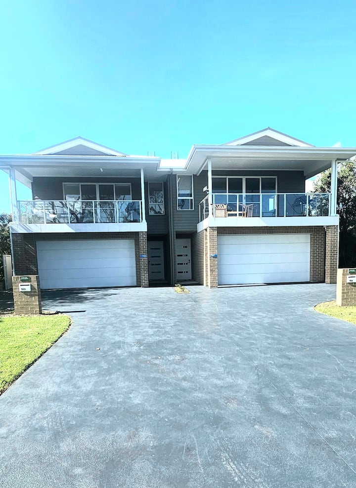 Large Group Rent Entire Duplex - Huskisson