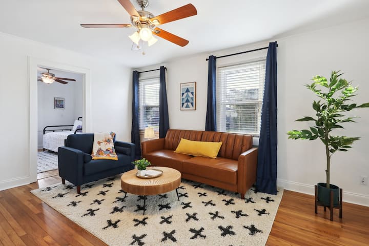 Cozy Bungalow Right Outside The French Quarter - Metairie, LA