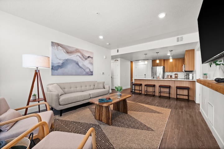 Downtown 2br 2ba | Walk To Delta Center + Views - Salt Lake City, UT