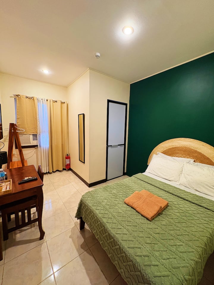 Double Room W/ Private Bathroom - Puerto Princesa
