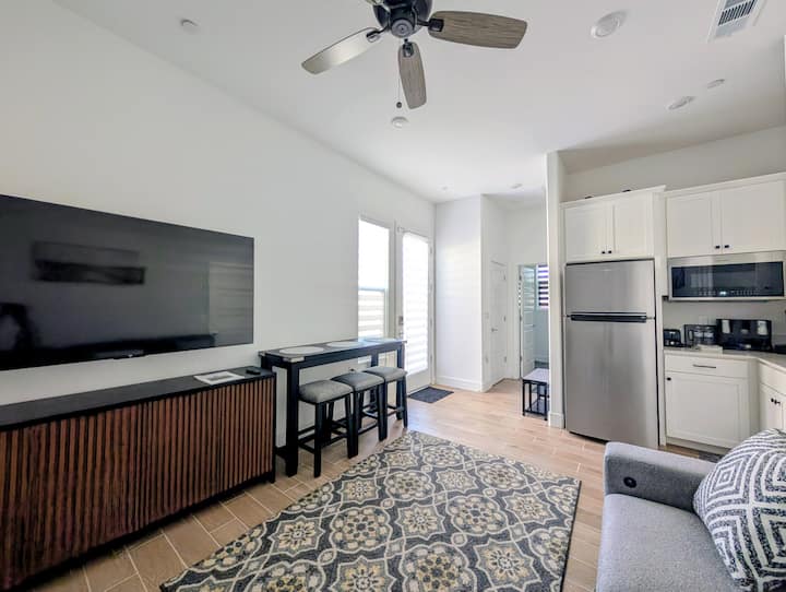 Cozy Private Guest Suite With Kitchenette - Visalia, CA