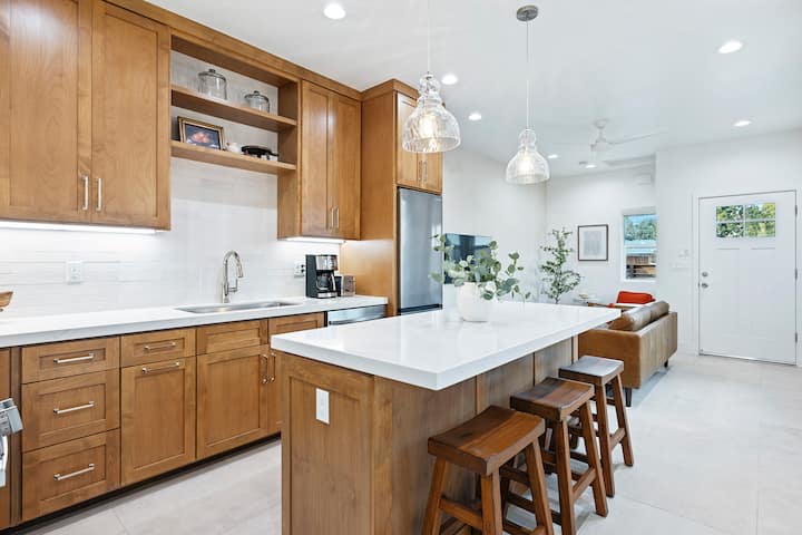 The Lush Garden Villa - Newly Built Luxury Home - Fresno, CA