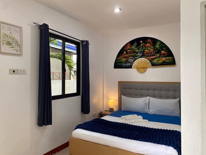 D Kitchenette Queen/ac/hotwater/wifi/netflix/fridg - Panglao