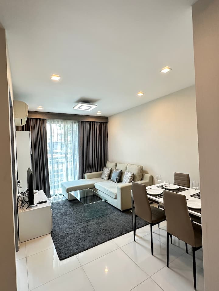 Modern Spacious 1 Bedroom Near Asoke Area. - Bangkok