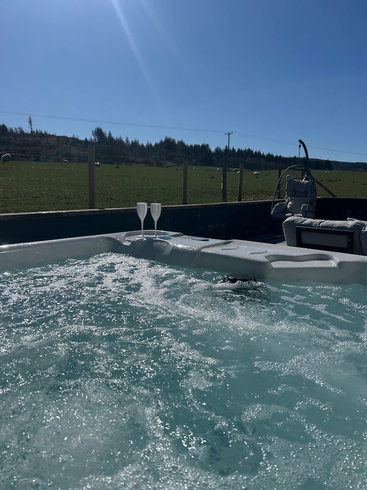 Austin Lodge 14, Newly Refurbished! Country Views - Dumfries